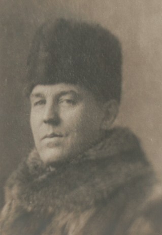 Tracking Down Uncle Victor – Tales of a layabout